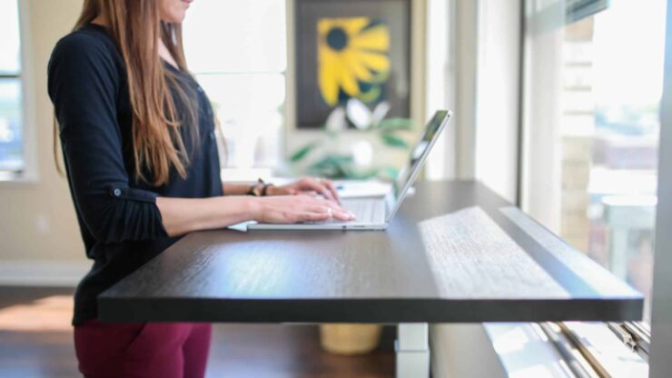29 Exercises You Can Do At (Or Near) Your Desk - Lifehack